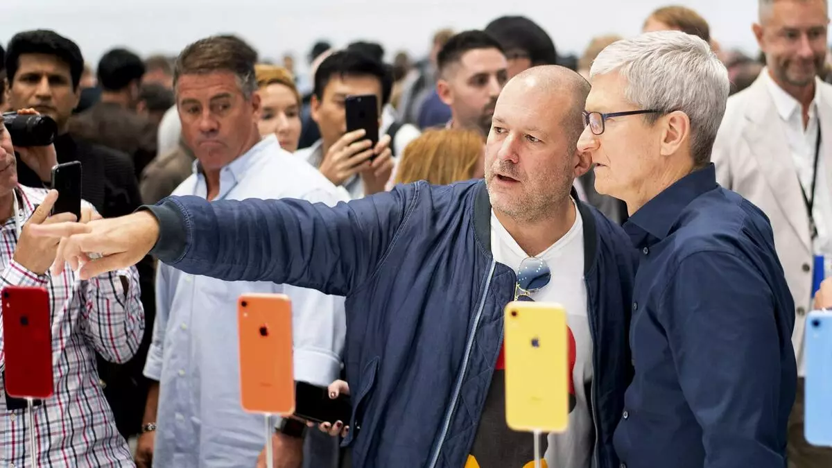 Media: Care Joni ftua Apple - mbërrijnë triumfin mbi dizajnin 5232_0