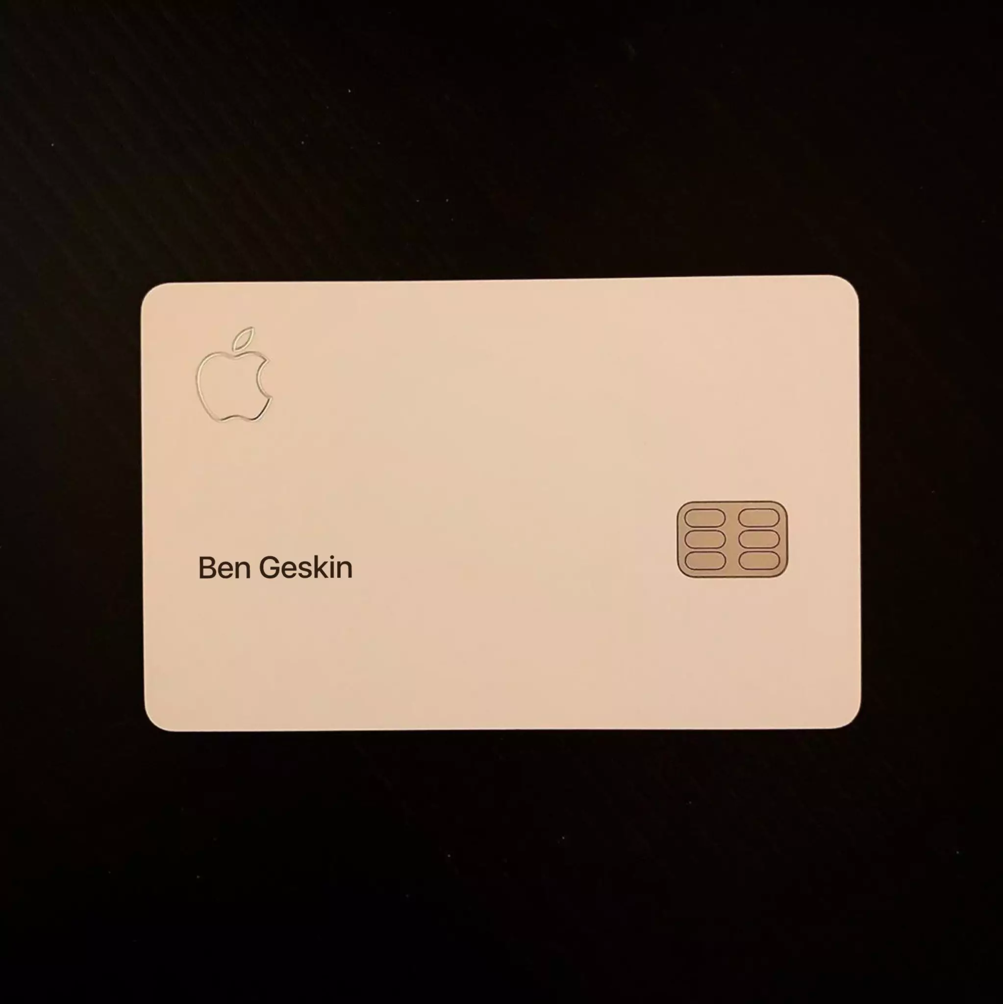 დღის ფოტო: ძალიან უცნაური ტიტანის მუყაოს Apple Card 5349_2