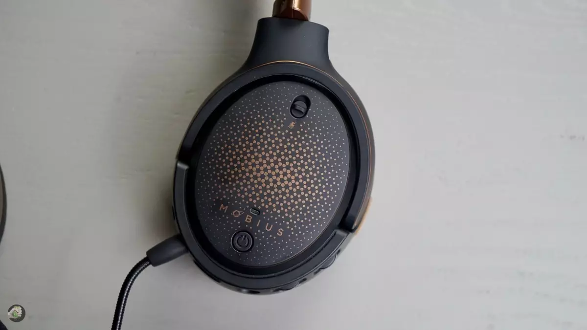 Headphone Review Audeze Mobius 5397_11