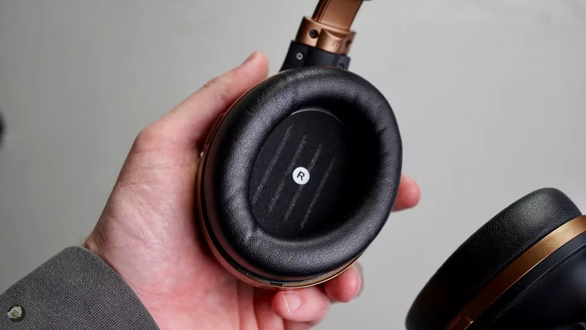 Headphone Review Audeze Mobius 5397_4