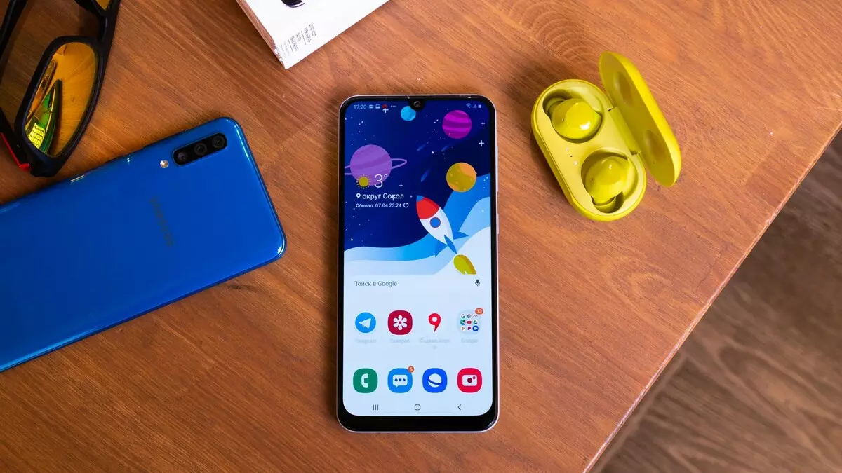 Samsung Galaxy A30 Review: Kasuksésan Galactic 5441_0