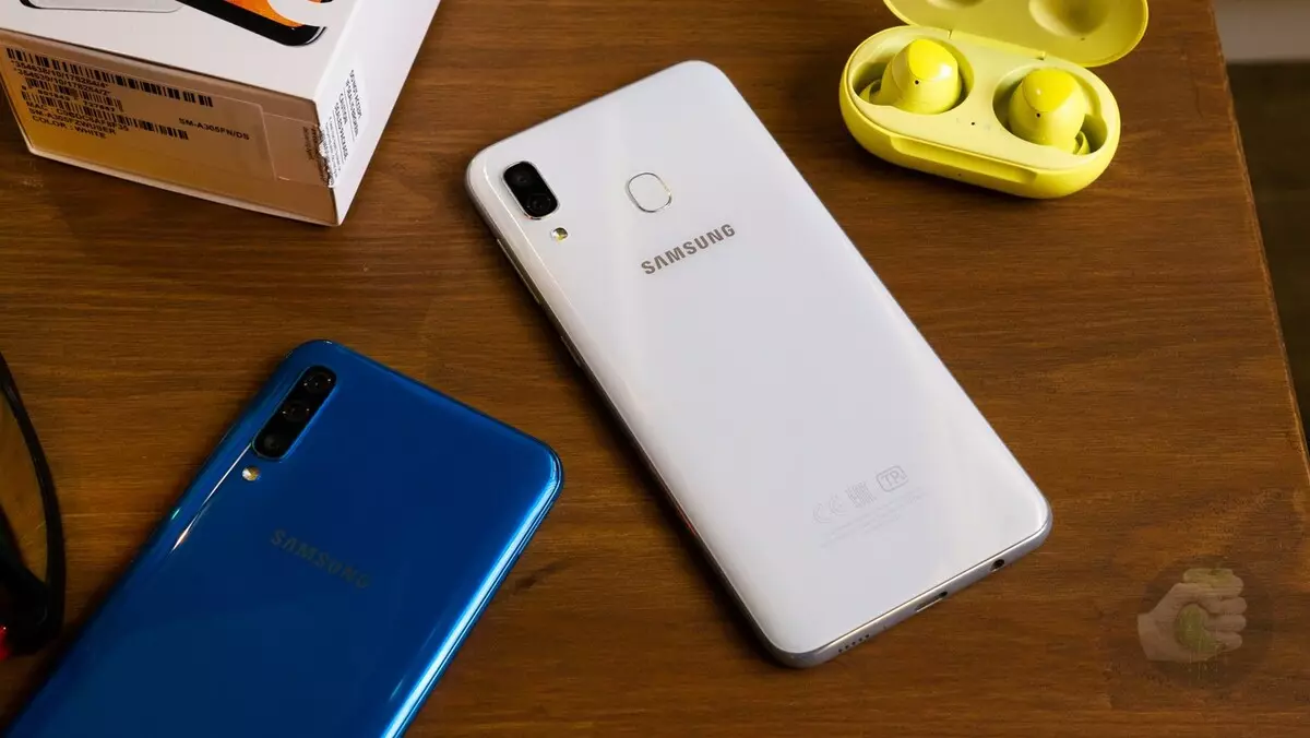 Samsung Galaxy A30 Review: Kasuksésan Galactic 5441_2