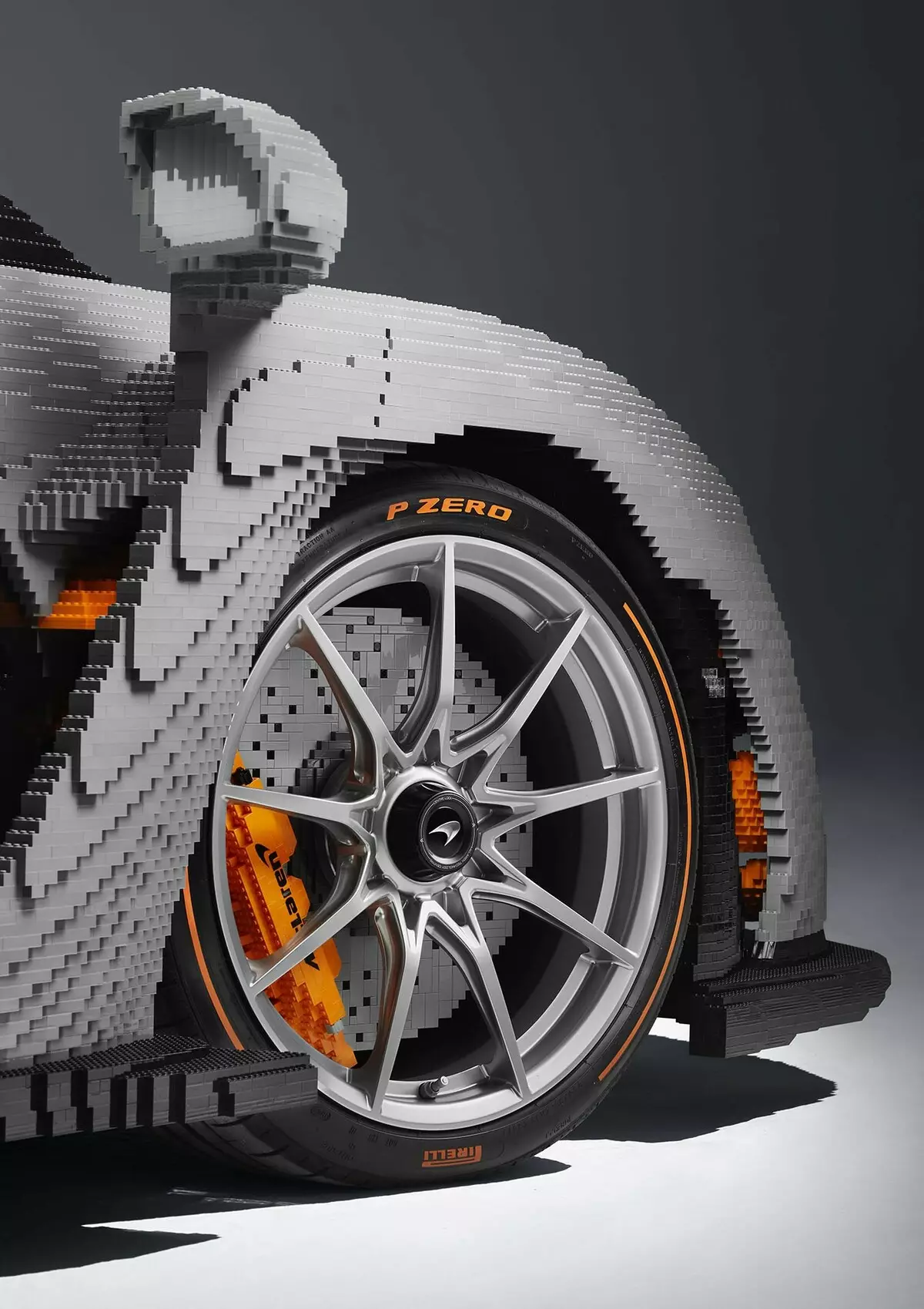 E ui lava o le aso: atoa-size hypercar mclaren anna mai le lego 5487_3