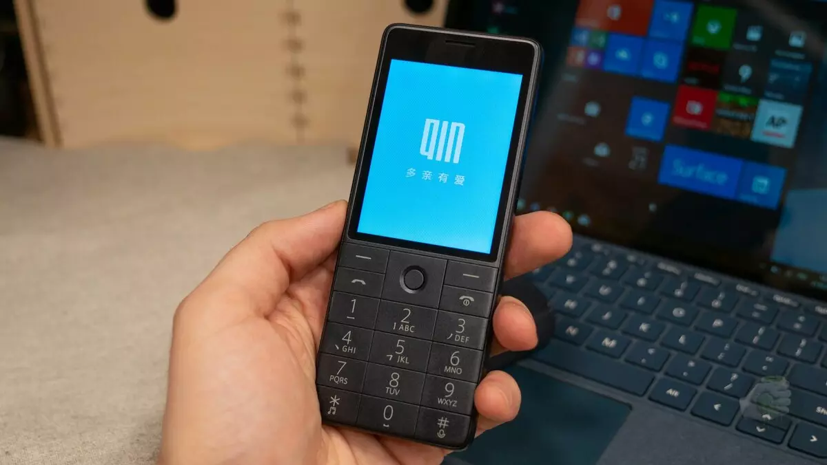 Xiaomi Qin 1S: Nostalgiese telefoon op Android met knoppies 5513_2