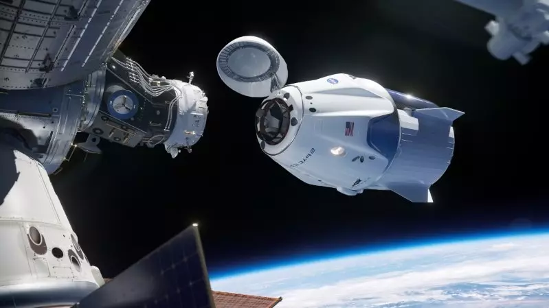 وجاءت هذه الاحتكارات روسكوزموس النهاية: فراخ البط (سبيس اكس) طاقم التنين إلى محطة الفضاء الدولية 5582_2