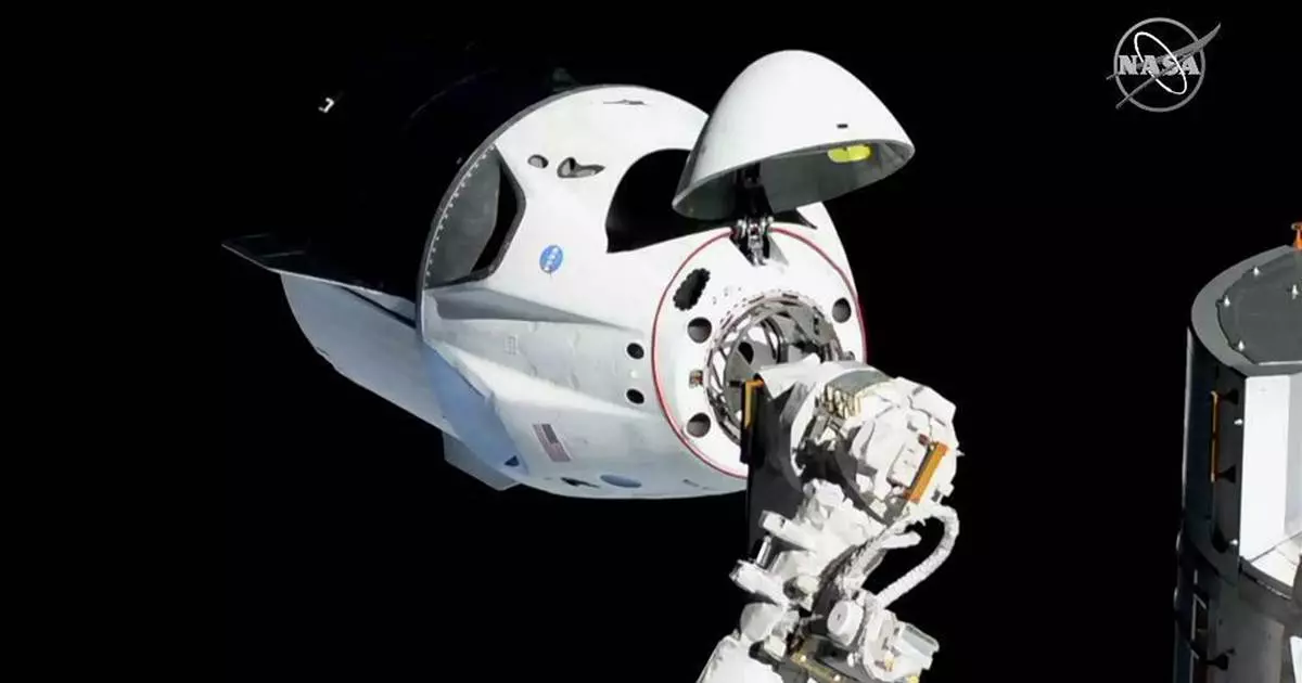 Monopolid Rosskosmos tuli lõpuni: Spacex Crew Dragon Duckings ISS 5582_3