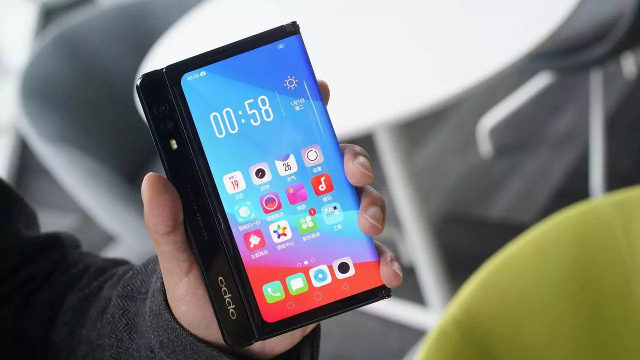 ओपीपीओने एक लवचिक स्मार्टफोन दर्शविला आणि Huawei येथे अपमान केला 5615_0