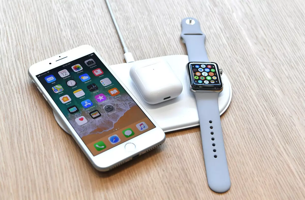 Gihimo nila ang damgo sa Apple: Si Vivo ug Meizu nagpakita sa mga smartphone sa umaabot 5721_3