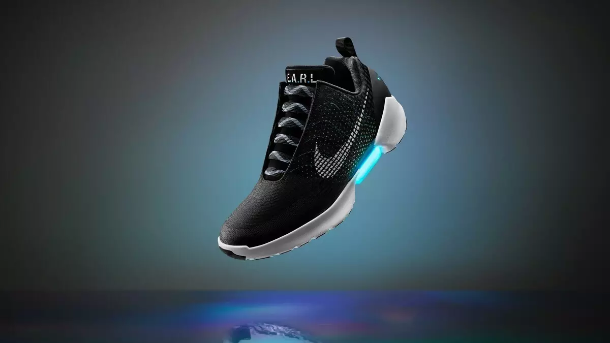 Nike sneakers with automatic lacing will go to the people in 2019 5845_1