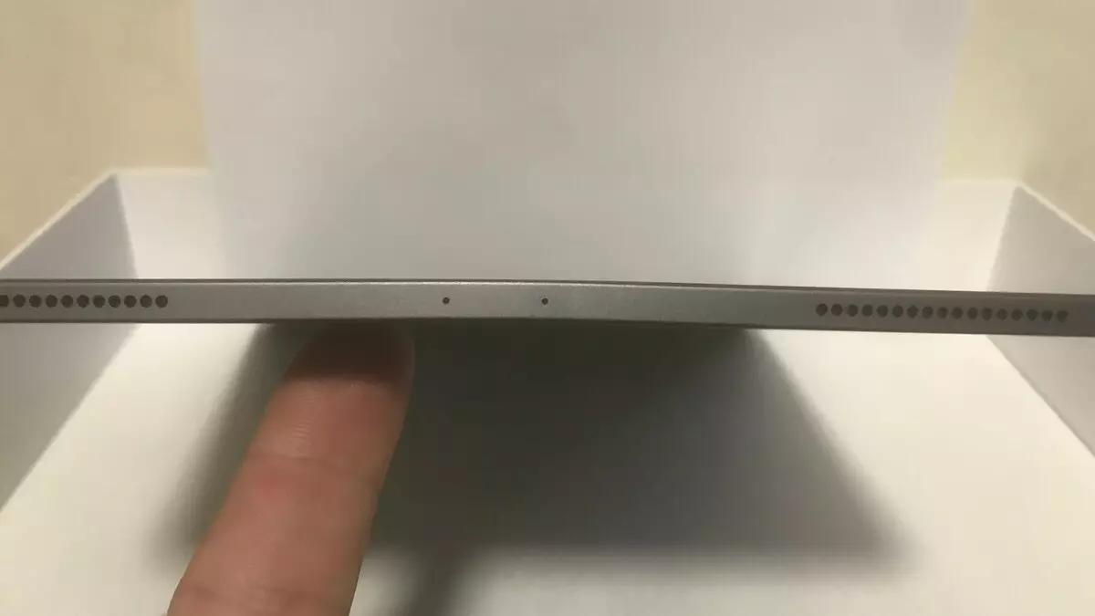 Creideann Apple go bhfuil an Bent iPad Pro an norm 5851_2