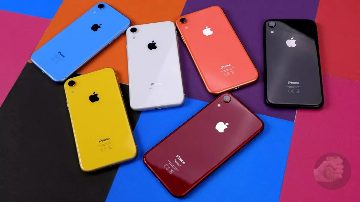 Apple iddikjarat li l-iPhone XR huwa popolari ħafna. Aħna nifhmu s-sitwazzjoni 5930_0