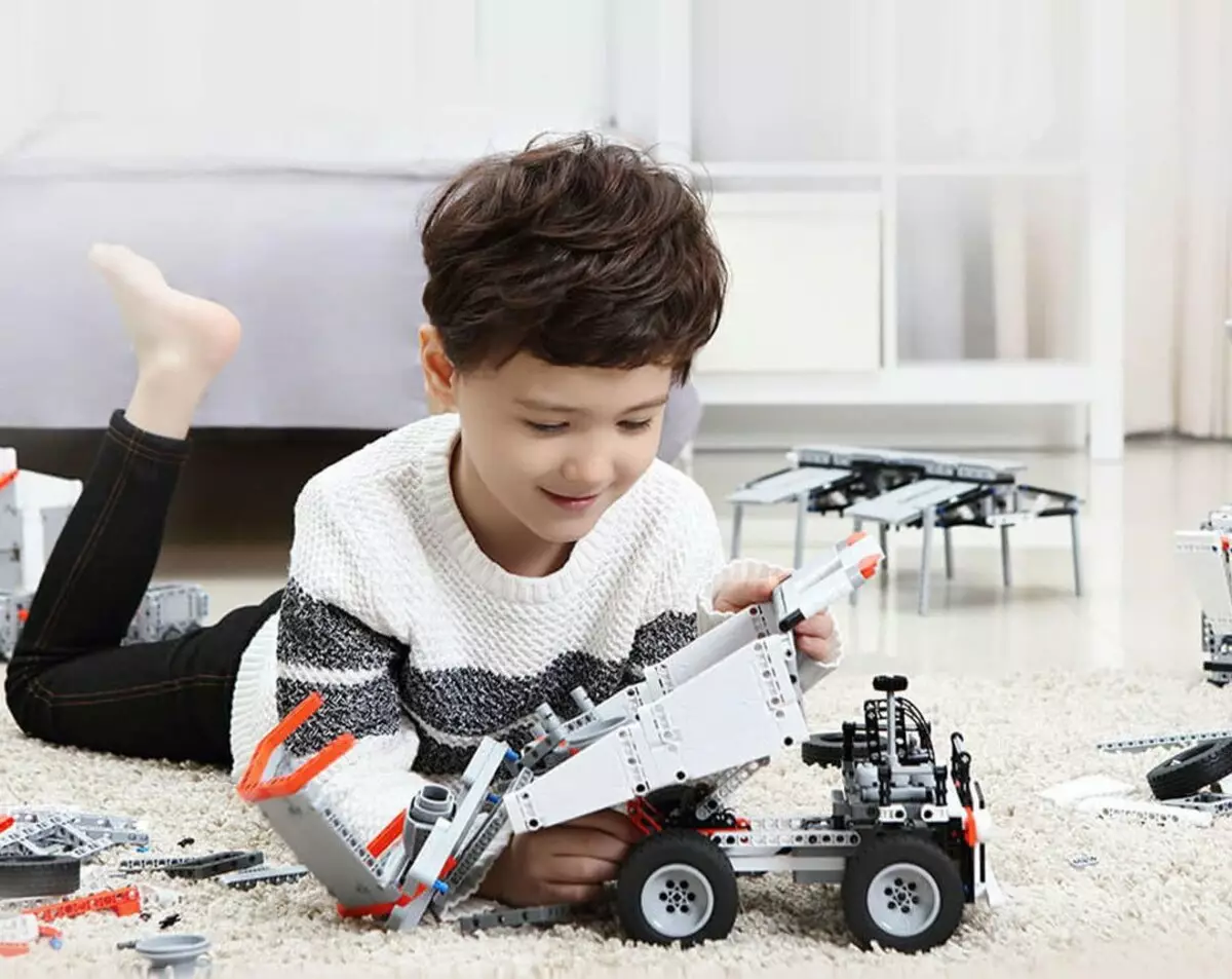 Valitse lahja uudelle vuodelle: Designer Xiaomi Mitu tai Lego? 5971_6