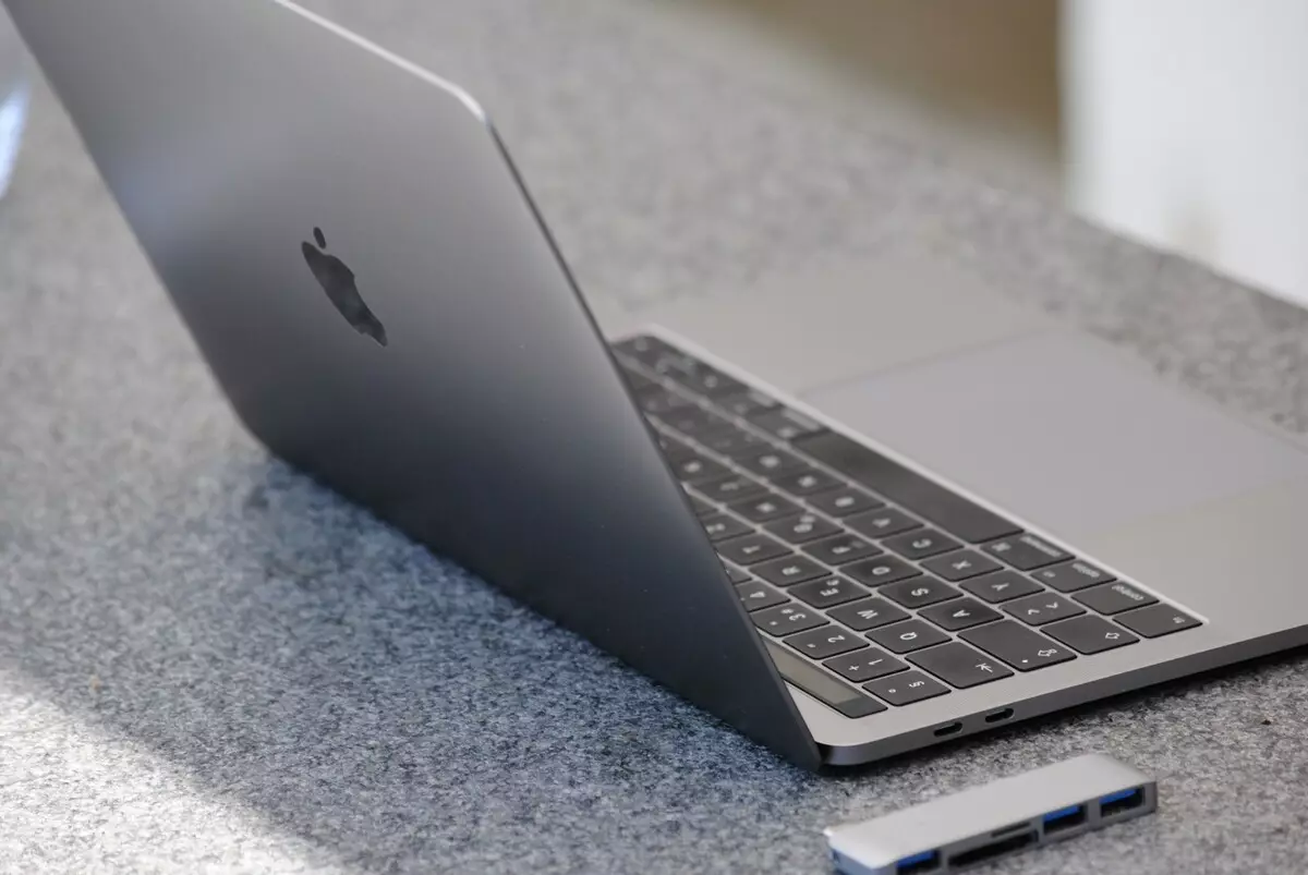 Appel hat útbrocht in 15-inch MacBook Pro mei VEGA video card 5997_0