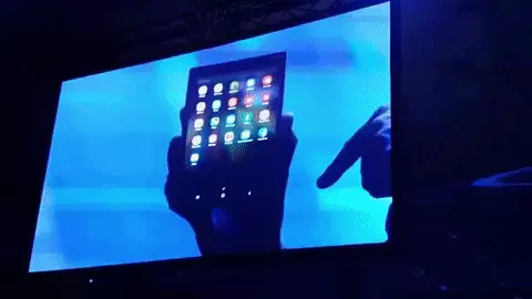 सैमसंग ने एक लचीला स्मार्टफोन दिखाया 6027_2