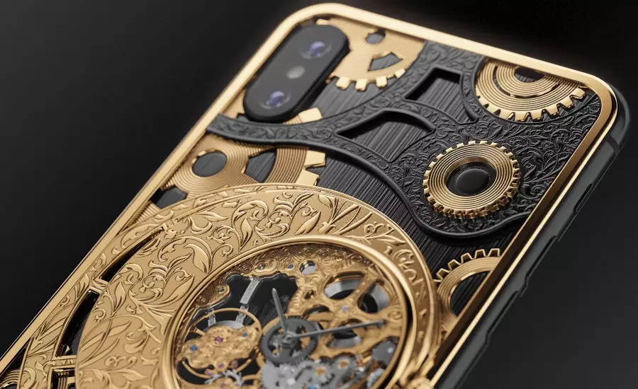 Caviar introduced iPhone XS with mechanical clock 6138_5