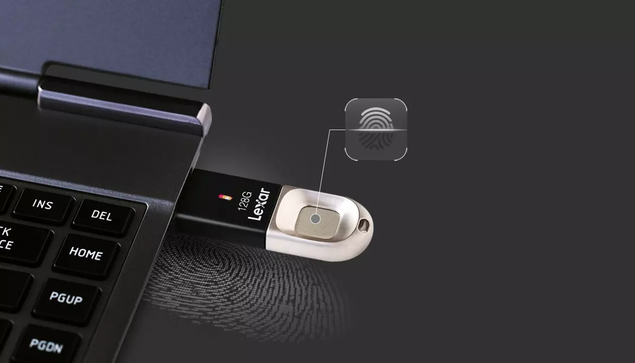 Lexar has released a protected flash drive with fingerprint scanner 6143_0