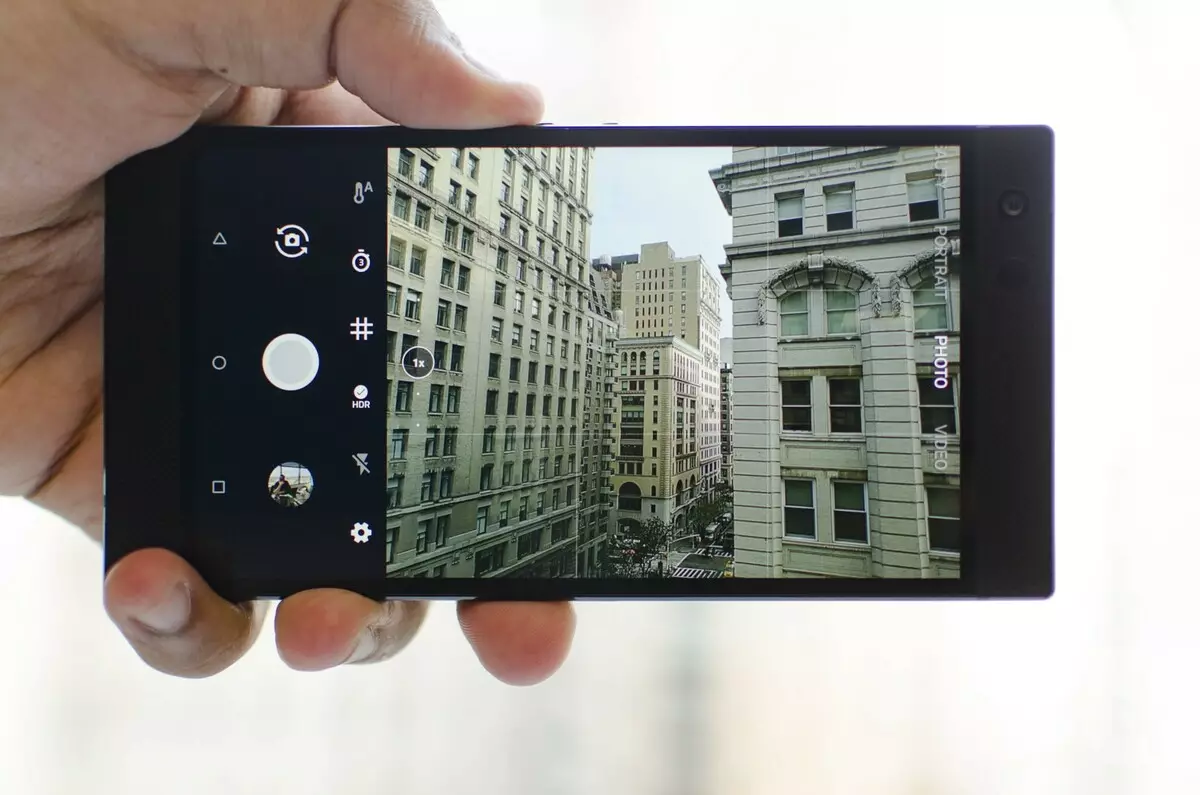 En liten men användbar uppdatering: presenterade Razer Phone 2 6174_5