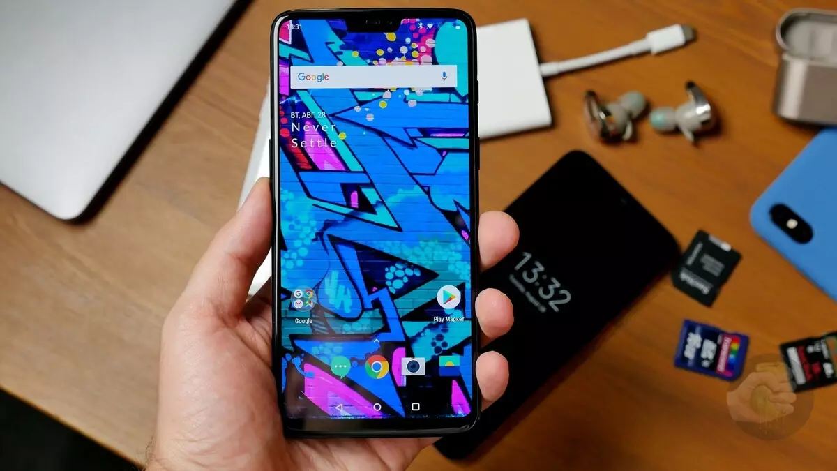 Schlacht von chinesischen Flaggschiffen. Xiaomi Mi 8 gegen einplus 6 6279_4