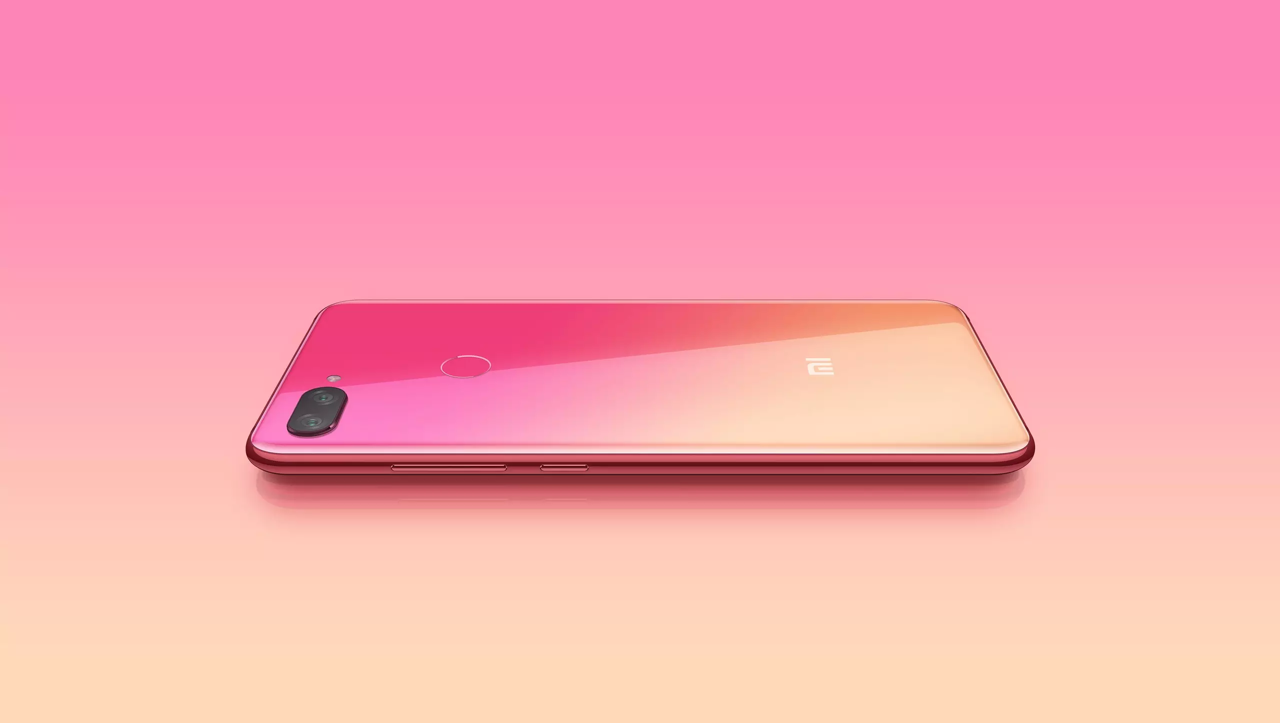 Most öt: Xiaomi bevezetett két további változatát MI 8 6285_1