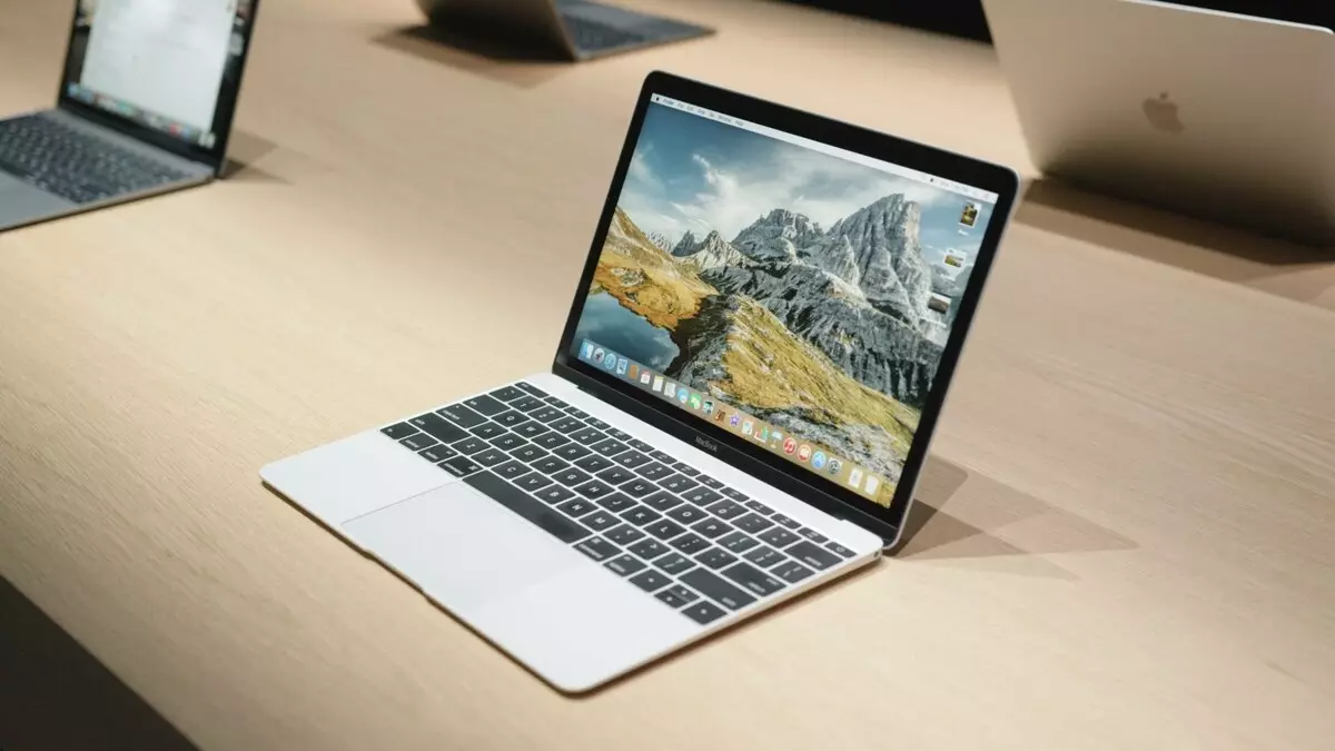 Orðrómur: Í september, Apple mun kynna fjárhagsáætlun MacBook 6496_1