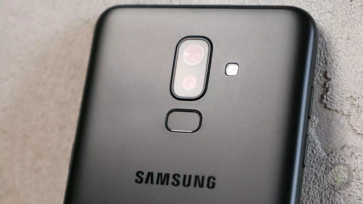 I-Samsung Galaxy J8 Uphononongo (ngo-2018): Ulibale malunga neemvakalelo 6502_2