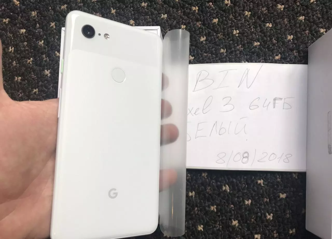 В интернет има снимки и видеоклипове с foresomy версия на Google Pixel 3 XL 6521_4