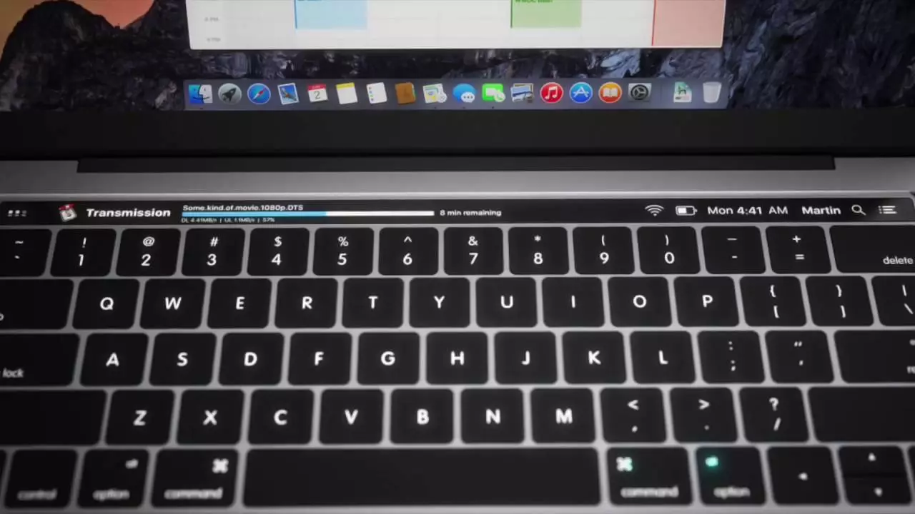 ບັນຫາກ່ຽວກັບ MacBook Pro 2018 2018 ໄດ້ຕັດສິນໃຈປັບປຸງໃຫ້ທັນ 6608_0