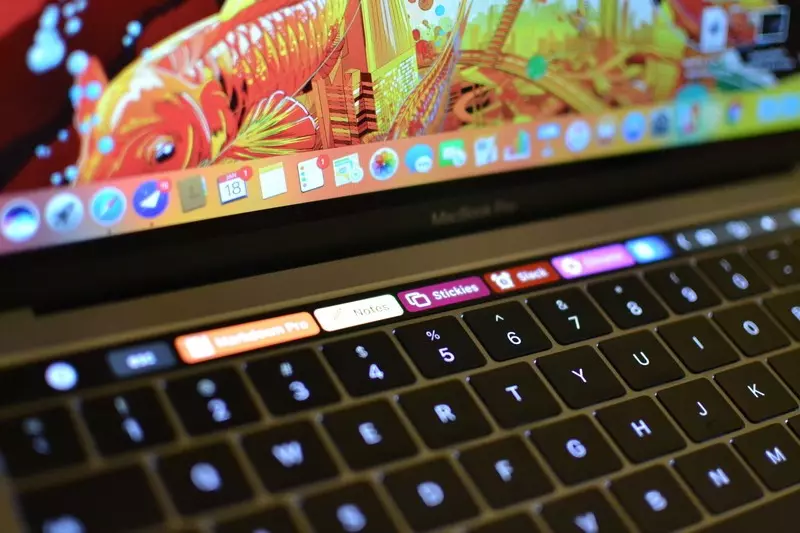 TouchBar in Apple MacBook - Evil? We are looking for a sense in it 6652_10