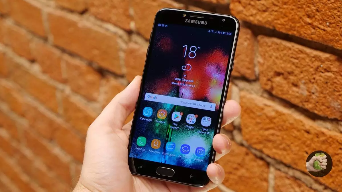 Suriin ang Samsung Galaxy J4 (2018): Ang sining ng kasakiman 6731_1