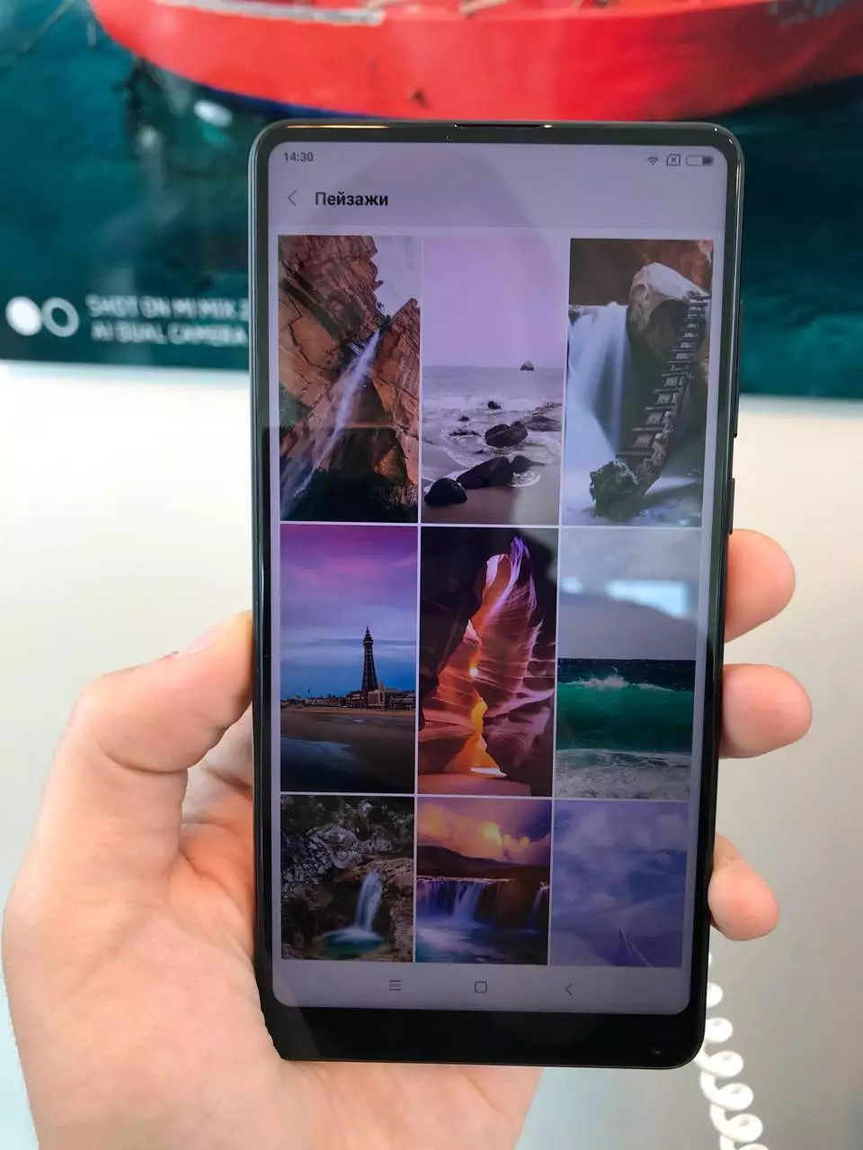 Xiaomi Mi Mix 2s ஒரு போதுமான விலையில் ரஷ்யாவில் அறிமுகப்படுத்தப்பட்டது 6895_4