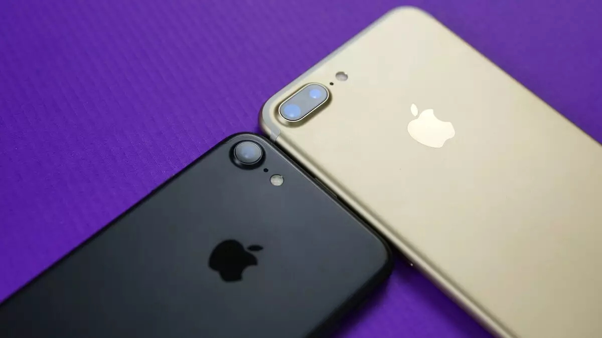 iPhone 8 atau iPhone 7 - Apa yang lebih baik untuk dipilih? 6920_0