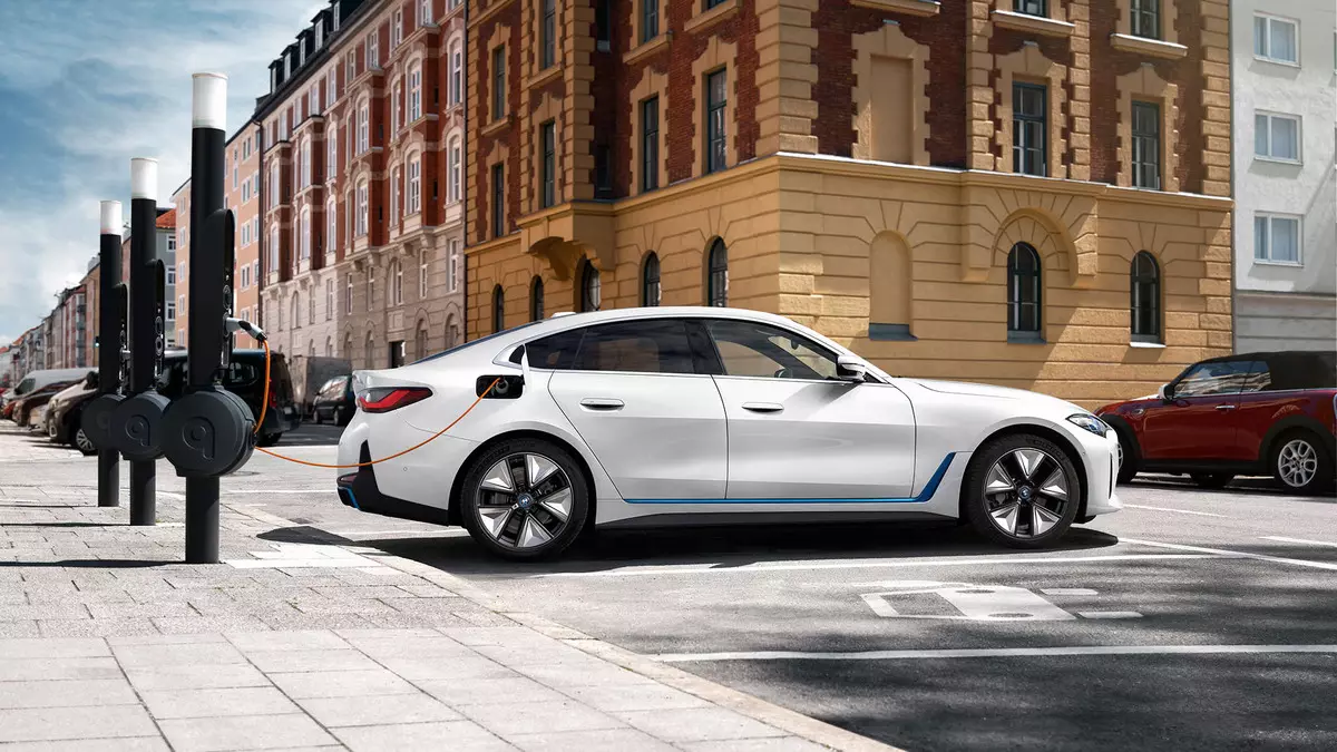 Фотост: BMW I4 электрик 