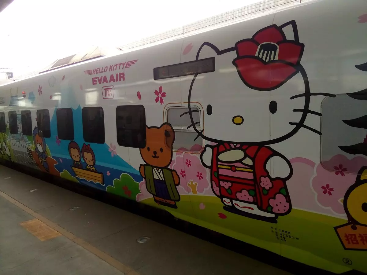 Yn Japan starte in leuke treins Hello Kitty 6994_4