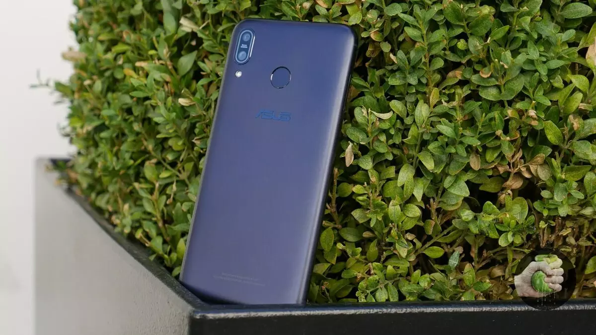 I-Asus Zenfone Max M1 Overview: Intofontofo, ayibizi futhi isebenza ngemisebenzi emide 7047_12