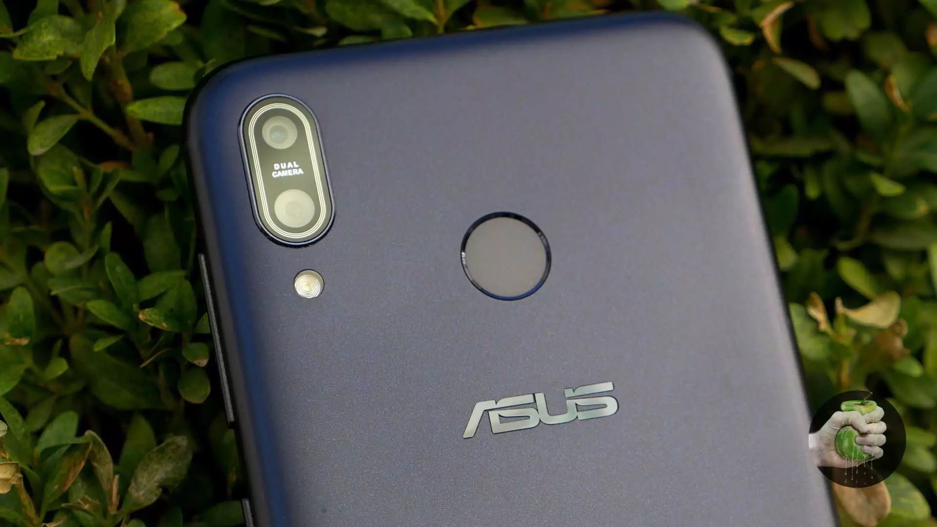 Asus zenfone Max M1 Dulmar guud: raaxo leh, shaqooyin dheer oo dheer 7047_9