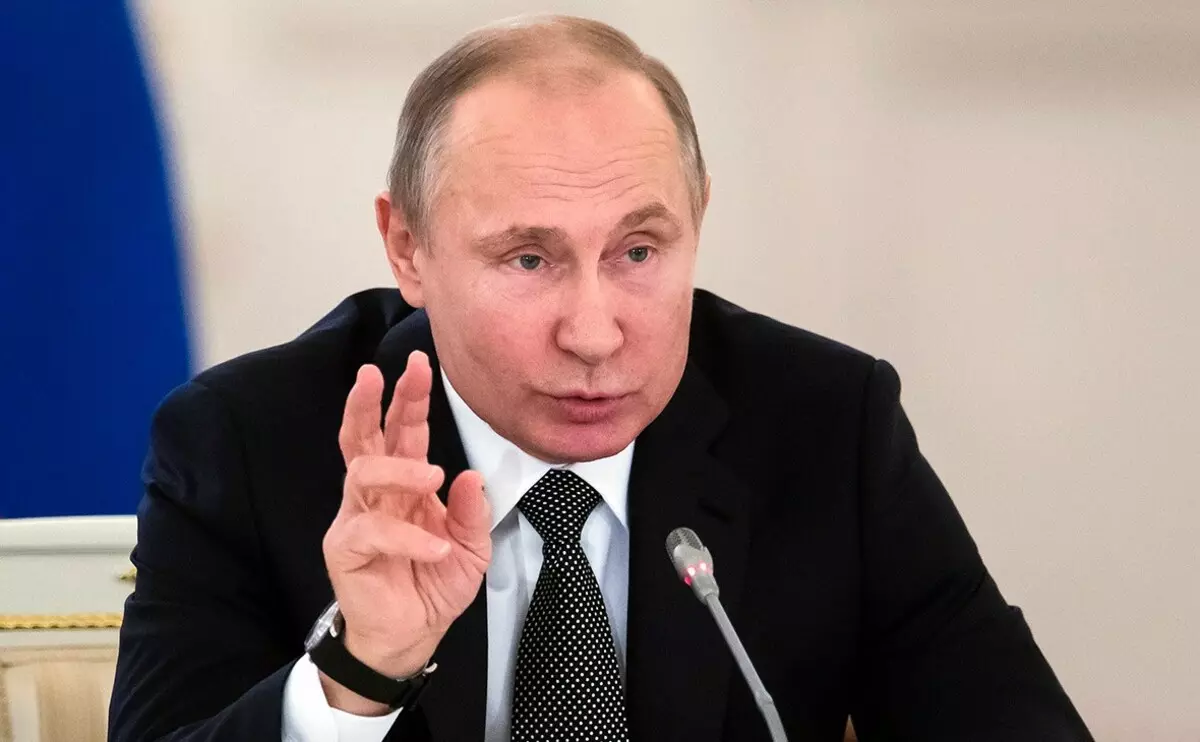 Putin dibenarkan untuk menyekat tapak di mana jagung kehormatan dan martabat 7147_0