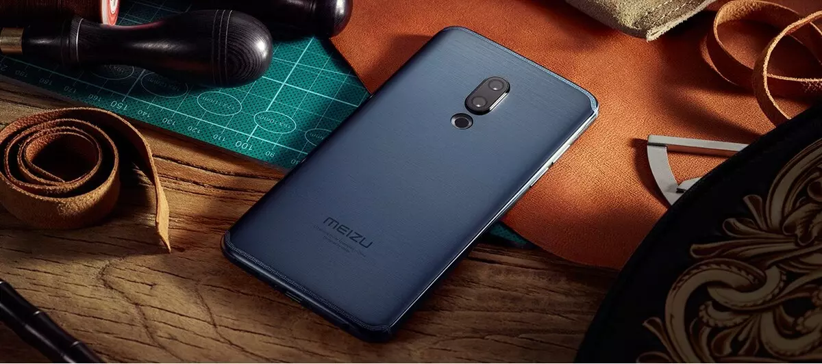 ทุกอย่างเกี่ยวกับสมาร์ทโฟน Meizu ใหม่: 15, 15 บวกและ 15 Lite 7151_0