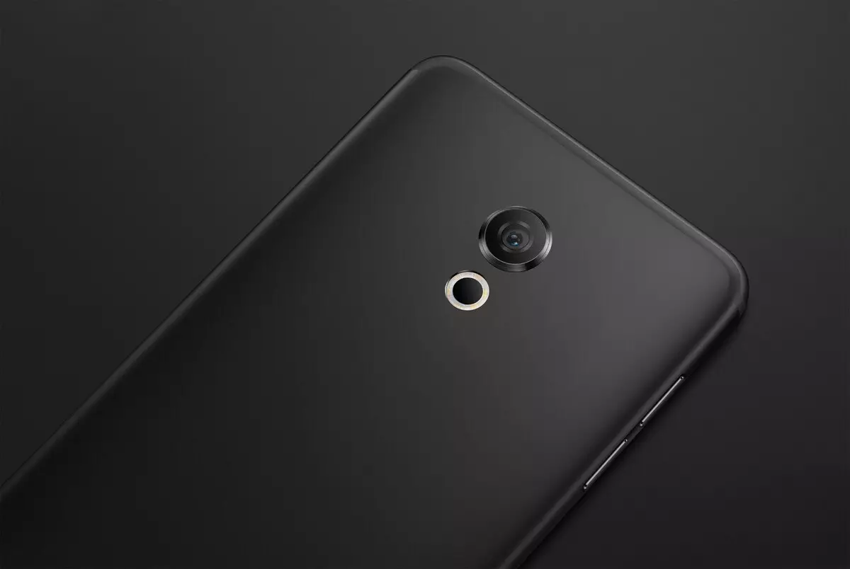 Gach eolas faoi smartphones nua meizu: 15, 15 móide agus 15 lite 7151_4