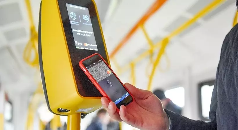 Ang paglalakbay sa mga bus ng Moscow ay maaaring bayaran mula sa smartphone 7219_0