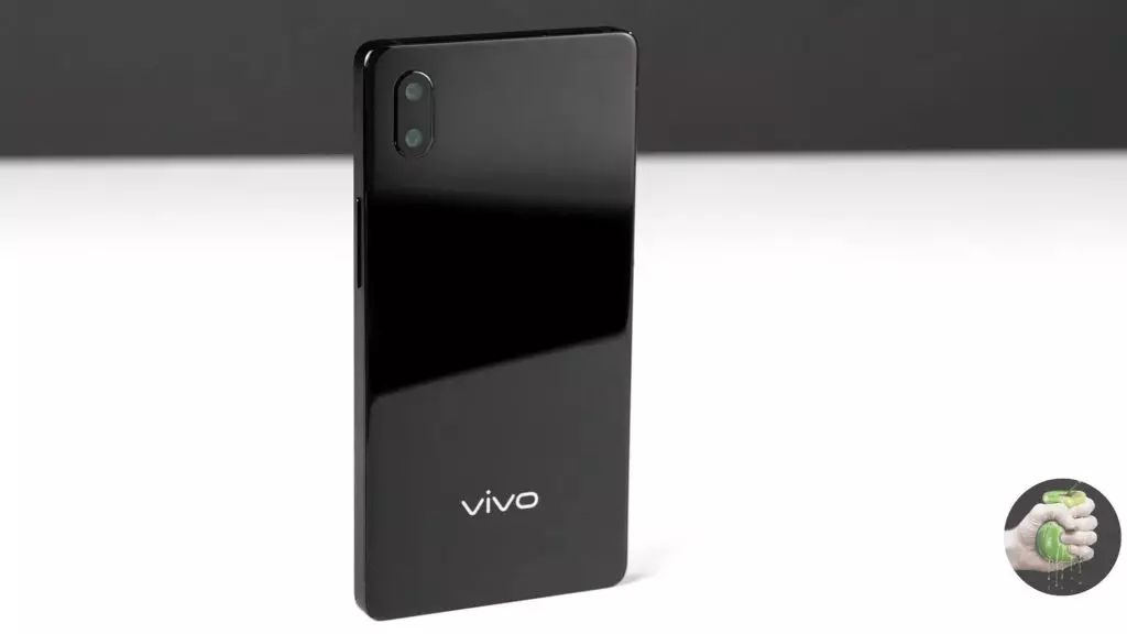 Прекрасна црна грутка vivo Apex