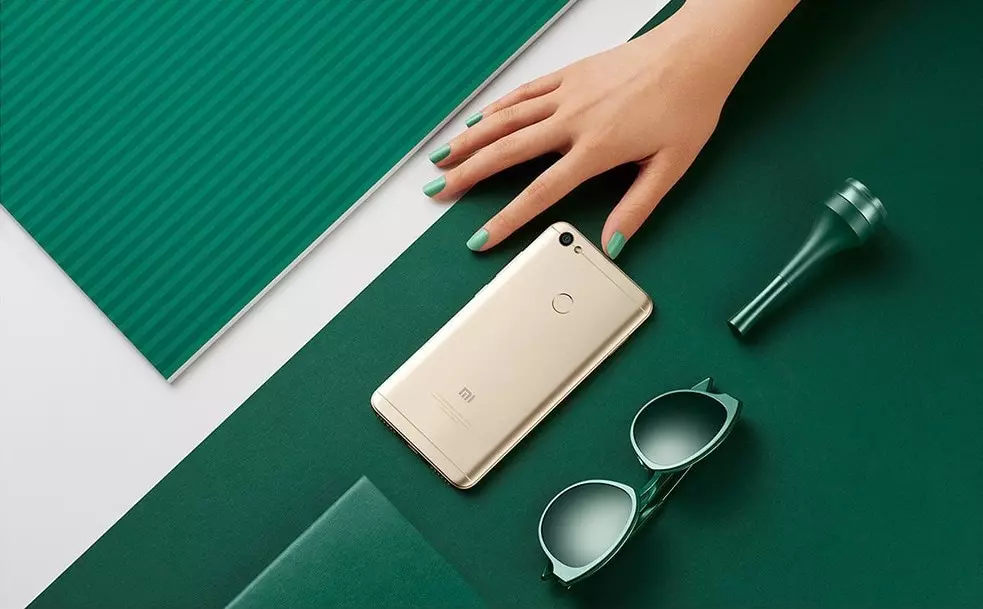 Huawei předjel Apple pro prodej smartphonů, ale iPhone SE nevzdává 7343_2