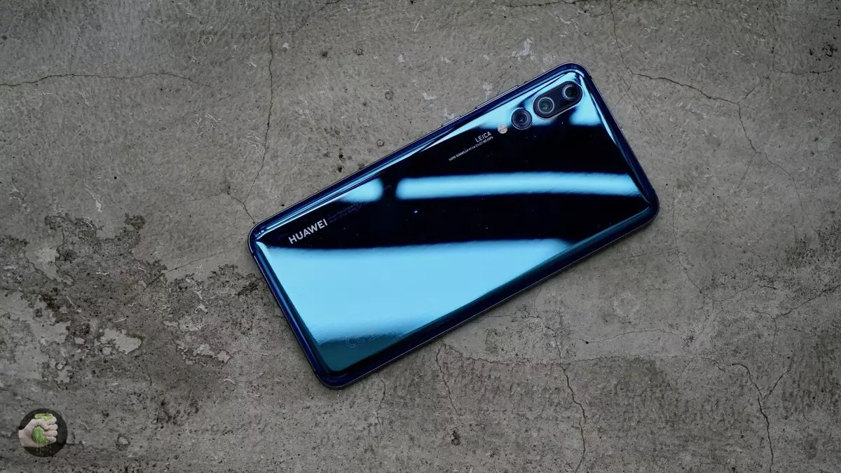 Gancang ngeunaan huawei p20 pro: Naon anjeun? 7348_0