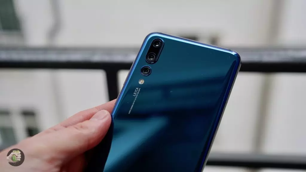 Gancang ngeunaan huawei p20 pro: Naon anjeun? 7348_2