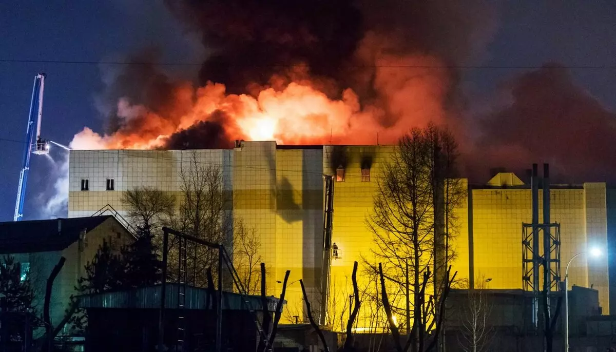 Oheň v nákupním centru v Kemerovo - hlavní věc