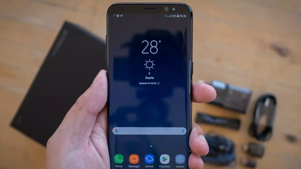 Samsung Galaxy S9 ja S9 +: Hinnad ja omadused Venemaale 7561_0