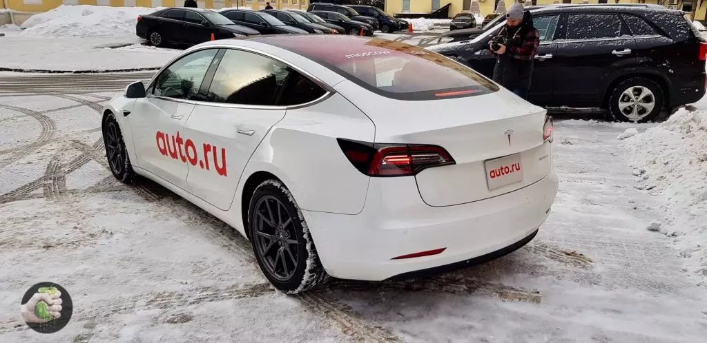 Kicsomagolt TESLA MODEL 3, megjelenítések és tények 7613_4