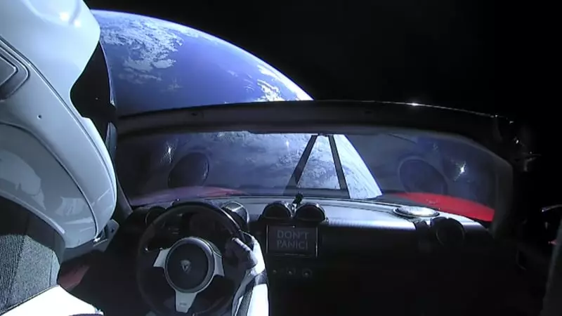 Tesla Roadster bude mít nebezpečné bakterie na Marsu 7687_1