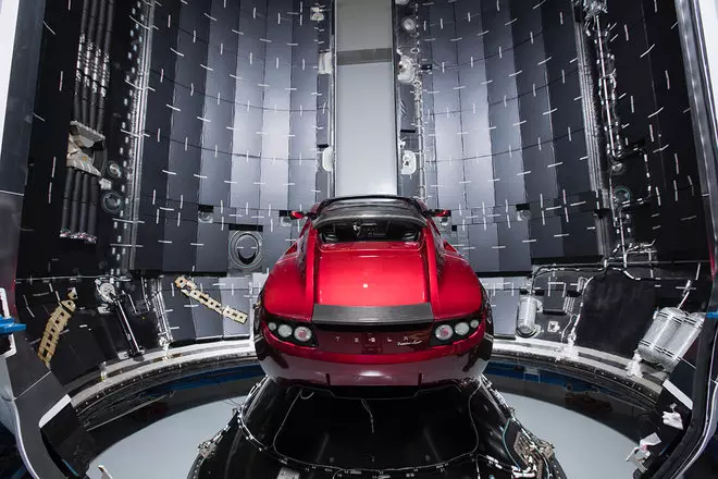 Ang Tesla Roadster magakuha sa peligro nga mga bakterya sa Mars 7687_2