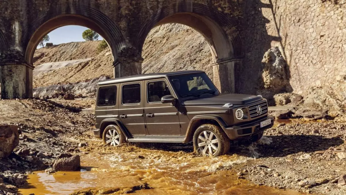 Olaga o le Aso: O le Mercedes-New-Benz G-vasega 7818_1