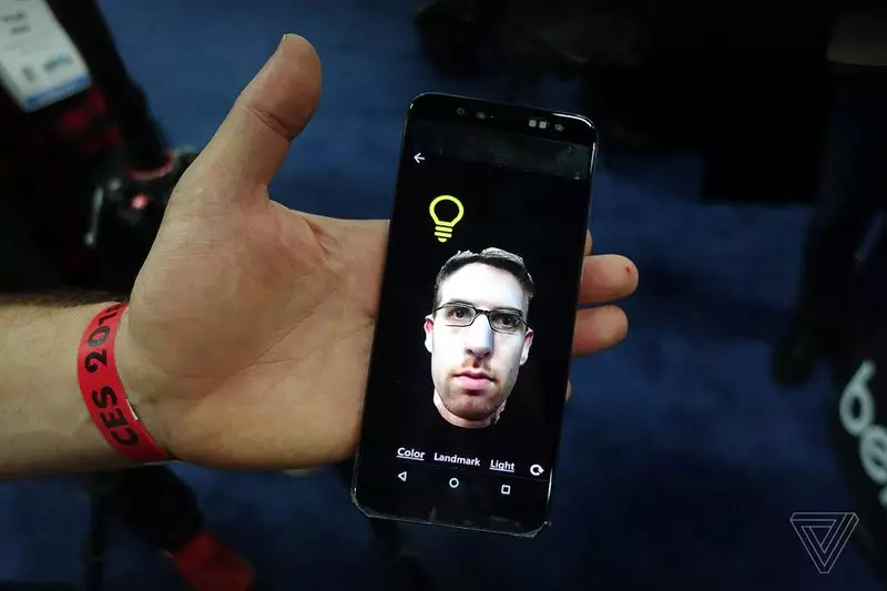 CES 2018: fakan-tsary ho an'ny 3D selfie 7900_1